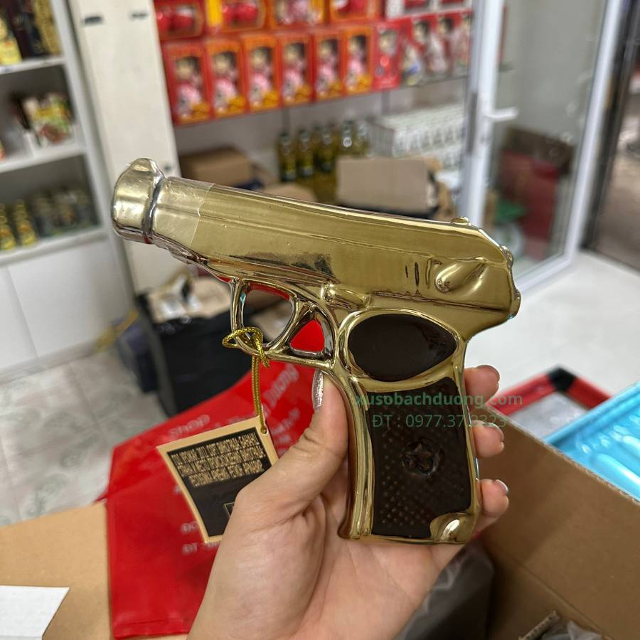 Rượu Cognac Armenian hình Súng lục mạ vàng 24k 150ml Nga